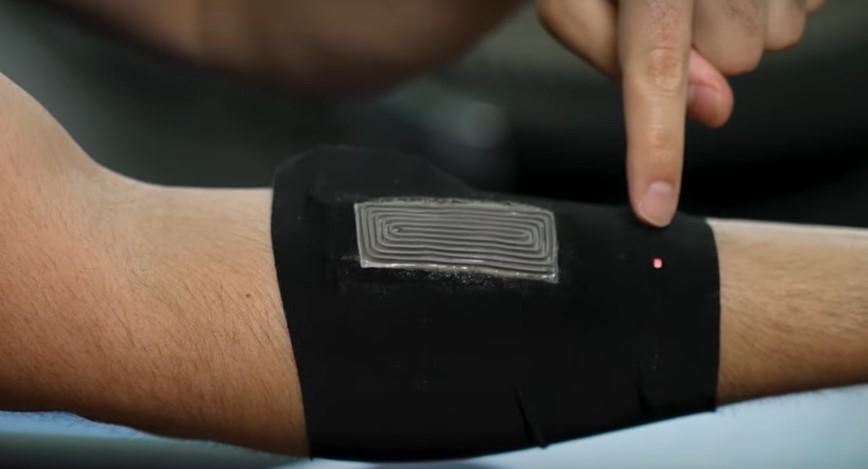 New stretchable, wearable device lights up an LED using body heat